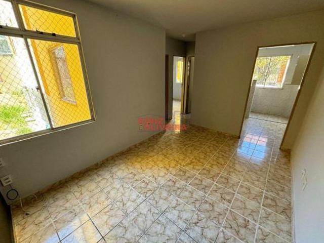 Apartamento 02 quartos com armarios