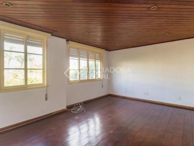 Apartamento 02 quartos com sacada no bairro Petrópolis, próximo a praça da Encol