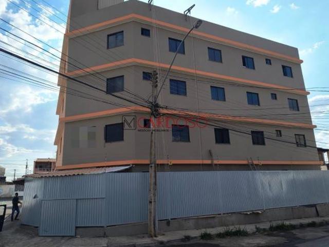 Apartamento 02 quartos, Riacho Fundo II, cozinha americana, Portão eletrônico, lote escriturado