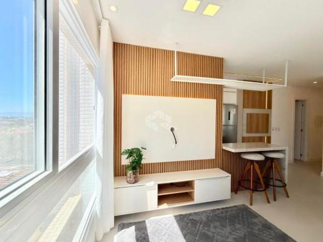 Apartamento 02 quartos/suítes, mobiliado e decorado, lavabo, no bairro Zona Nova