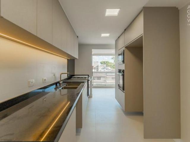 Apartamento, 04 Dormitórios, 03 Vagas, Sacada com Churrasqueira, Água Verde, Curitiba