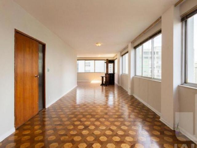 Apartamento 04 dormitórios,02 vagas com 240 m² de Amplitude e Vista Livre na Av. Angélica!