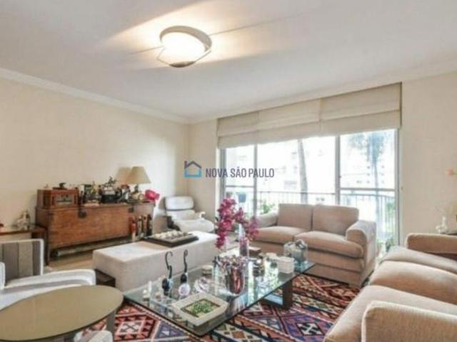 Apartamento 04 dormitórios 02 vagas Moema a 700m² do Metrô
