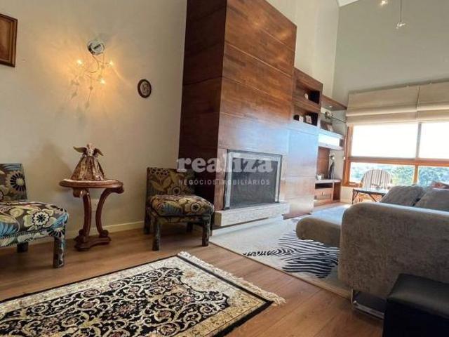 APARTAMENTO 04 DORMITORIOS NO CENTRO DE GRAMADO
