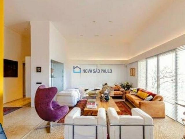 Apartamento 04 suítes 05 vagas, pé direito de 4 metros Panamby