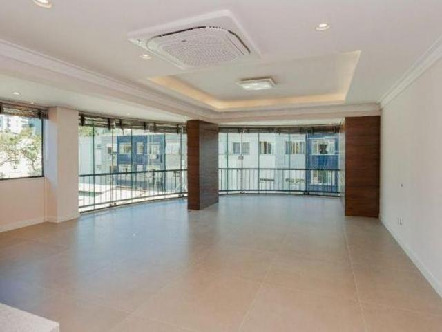 Apartamento 100% Reformado com 3 Dormitórios e Churrasqueira em Localização Privilegiada