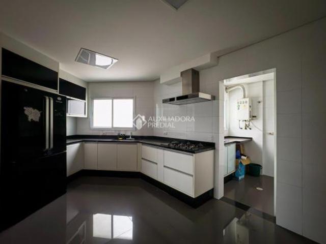 Apartamento 106m² com 3 Dormitórios e 4 Vagas no Nova Petrópolis