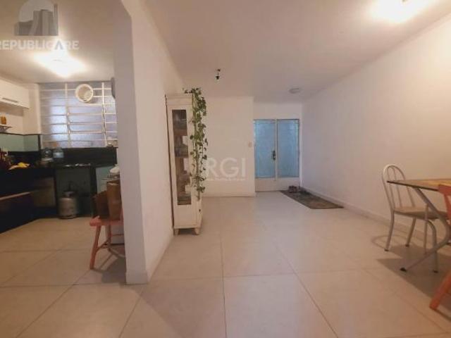 Apartamento 107m² com suíte, entre Independência e Redenção