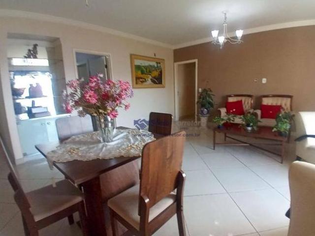 Apartamento 130m² 3 dormitórios com Suíte 2 Vagas de Garagem e Varanda