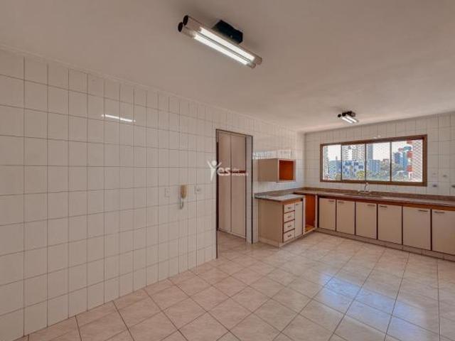 Apartamento 136m², 4 dormitórios, sendo 1 suíte, 2 garagens, à venda no Centro e