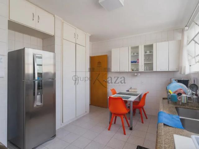 Apartamento 137m² 3 Dormitórios Jardim América