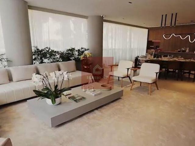 Apartamento 147 m2, 3 suítes, 2 vagas. Próximo metro Moema