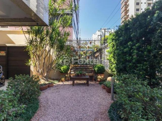 Apartamento, 3 dormitórios, 147 m², em Passo da Areia