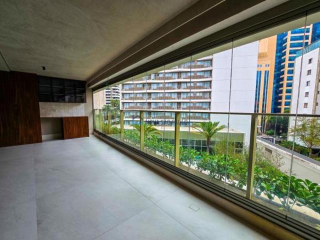 Apartamento 150m² de alto padrão em Moema com 3 suítes e varanda gourmet