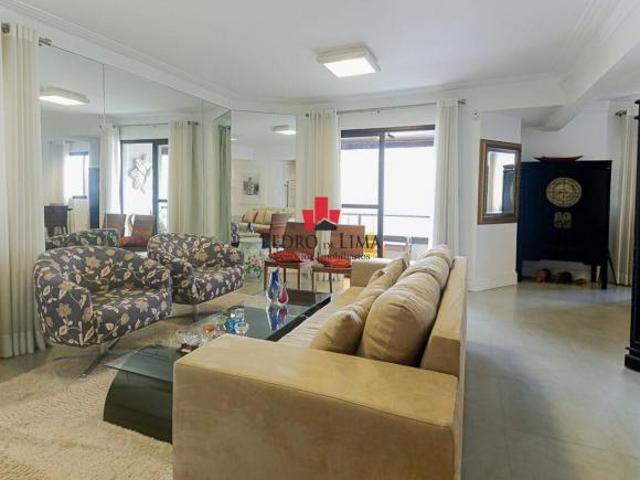 Apartamento 167m² com 4 vagas de garagem na Mooca