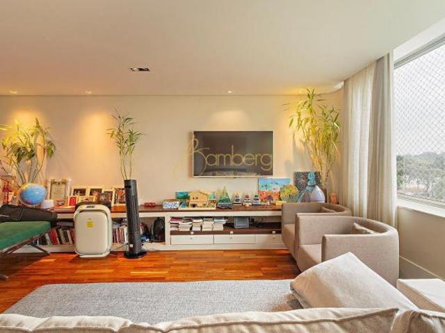 Apartamento 176 m², 4 dormitorios sendo 1 suíte, 3 vagas. Proxímo ao metrô Alto da Boa Vista