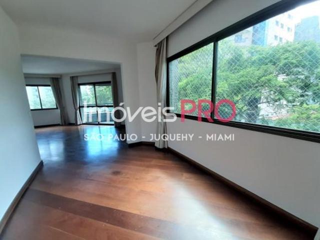 Apartamento 180m² com 4 dormitórios para Venda em Moema
