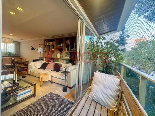 Apartamento 187m² 3 dormitórios sendo 1 suíte 2 vagas de garagem Oportunidade!