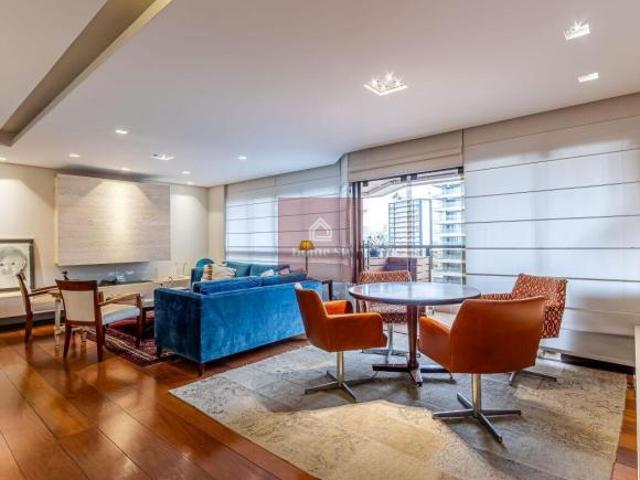 Apartamento 190 m2, 3 suítes, 3 vagas, reformado com ar condicionado