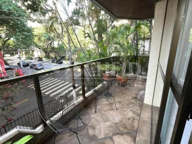 Apartamento 194m² na Av. Chibarás totalmente mobiliado com 3 suítes e 3 vagas