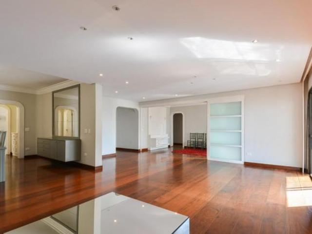 Apartamento 195M², 3Q, 2 Suítes, 5 Banheiros, 2 Vagas, Varanda, Piscina, Academia, Portaria 24h, Arm