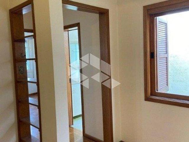Apartamento 1º andar, 2 dormitórios, de frente na Rua Liberdade