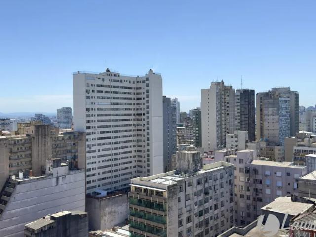 Apartamento 1 dormitório amplo, em andar alto com vista, no Centro Histórico
