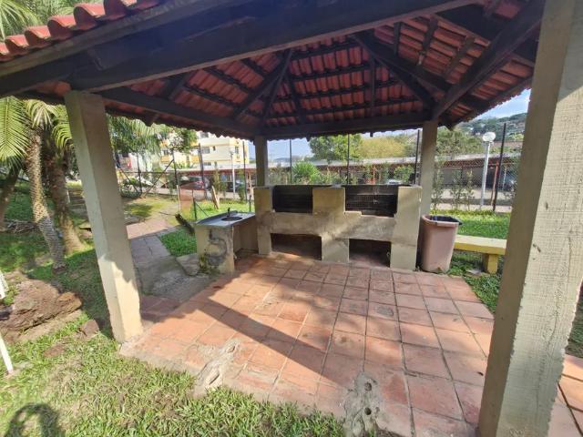 Apartamento 1 dormitório reformado com vaga de garagem coberta!