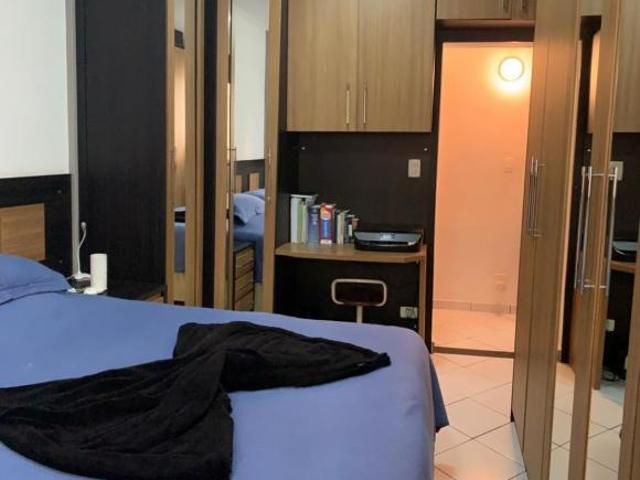 Apartamento 1 dormitório, 1 banheiro, 1 vaga coberta com portâo elétrico, situado no conceituado bai