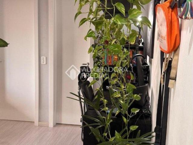 Apartamento 1 dormitório com 1 vaga semi mobiliado
