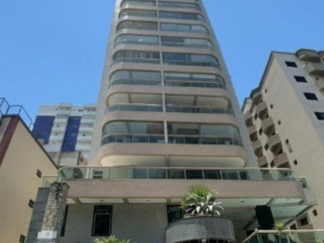 Apartamento 1 dormitório com suíte e sacada a 180 metros do mar
