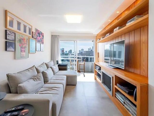 Apartamento 1 dormitório com sacada e 2 vagas de garagem junto ao Parcão