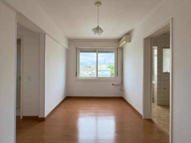 Apartamento 1 dormitório com vista para o Guaíba no Centro Histórico