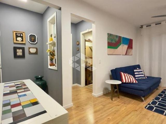 Apartamento 1 dormitório, banho social, ambientes amplos, mobiliado e decorado, com box, próximo a p