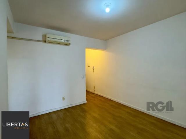 Apartamento 1 dormitório de frente no centro histórico