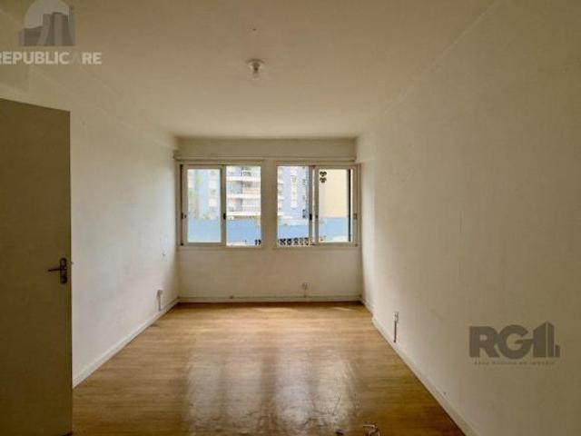 APARTAMENTO 1 DORMITÓRIO DE FRENTE NO CENTRO HISTÓRICO