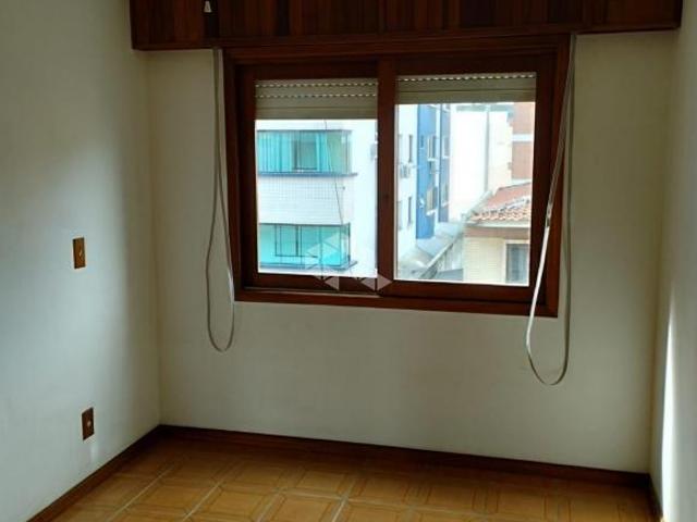 Apartamento 1 dormitório de frente com sacada, churrasqueira, no Centro ao lado da Praça Mini Golfe