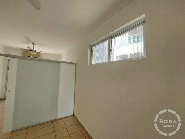 Apartamento 1 dormitório de frente com sacada no coração do Gonzaga para alugar Gonzaga Santos