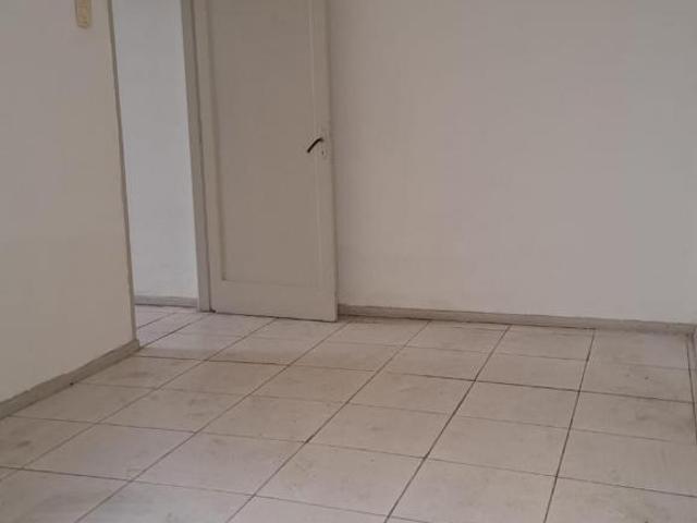 Apartamento 1 dormitório, desocupado,bairro Floresta