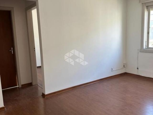 Apartamento 1 Dormitório Desocupado | Rua Ângelo Crivellaro.