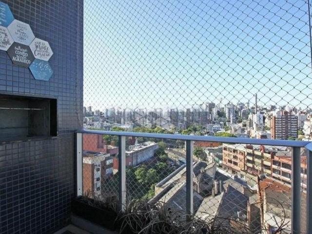 Apartamento 1 dormitório, living com sacada, churrasqueira e uma vaga de garagem