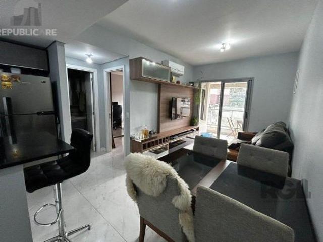 APARTAMENTO, 1 DORMITÓRIO, SACADA COM CHURRASQUEIRA, VAGA DE GARAGEM, BAIRRO PET
