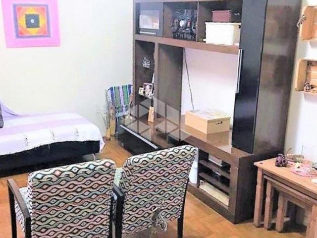 Apartamento 1 dormitório, semimobiliado