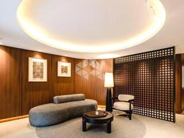 Apartamento 1 dormitório suite e 1 vaga de garagem no Centro de Gramado junto a