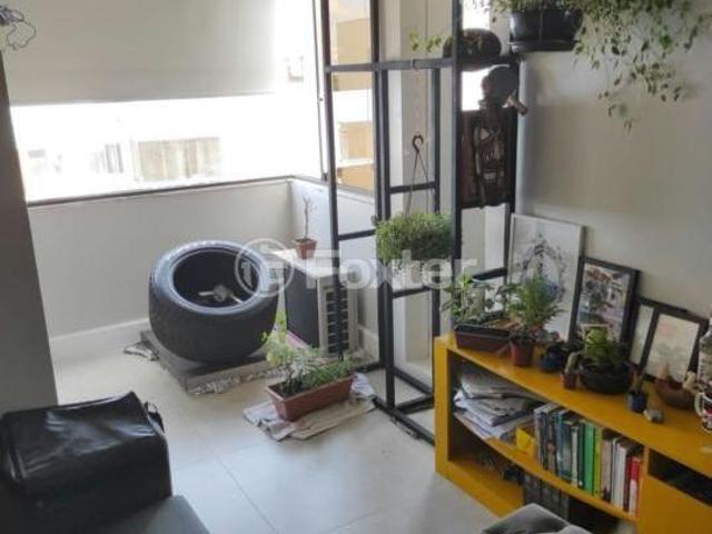 Apartamento, 1 dormitórios, 44 m², em Humaitá