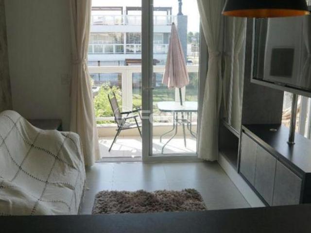 Apartamento, 1 dormitórios, 48.7 m², em Centro