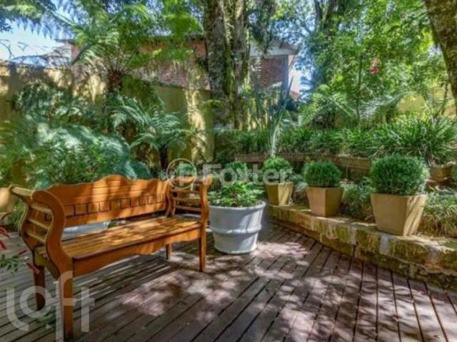 Apartamento, 1 dormitórios, 56.85 m², em Floresta
