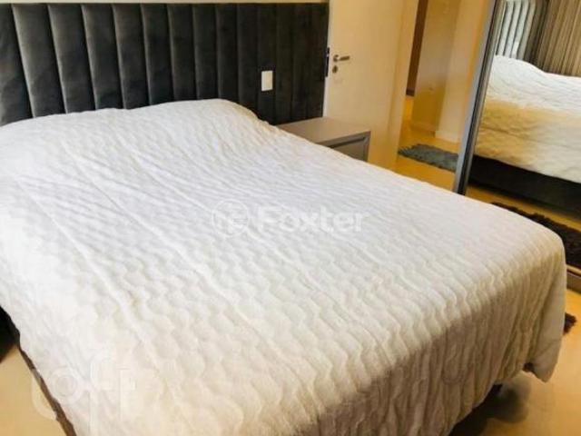 Apartamento, 1 dormitórios, 53.56 m², em Centro