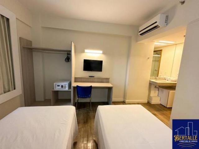 Apartamento 1 quarto, 36m², totalmente mobiliado e com infraestrutura de flat, no Caiçaras