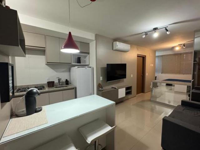 Apartamento 1 Quarto Vista Livre Armários e Garagem